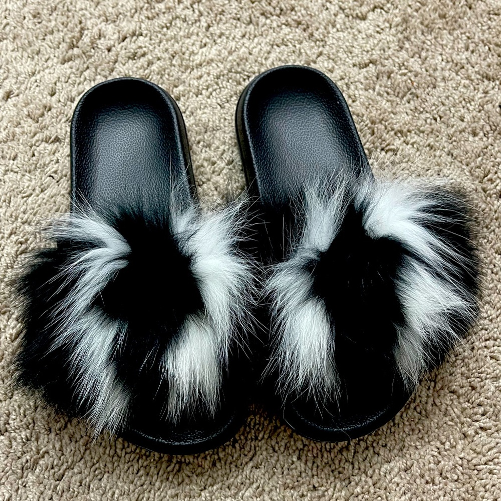 Black And White Furry Slides - Gem